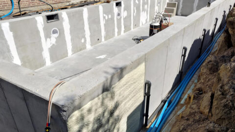 Fomicom | sprayfoam for pool insulation. Waterproof and high quality.