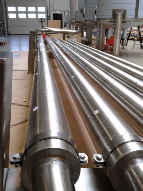 Piping | use of polyurethane insulation foam. Offshore insulation.